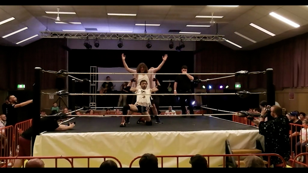 "The Dreamboat" Adam Crowe vs Cousin Ali - CTV Plus Australia